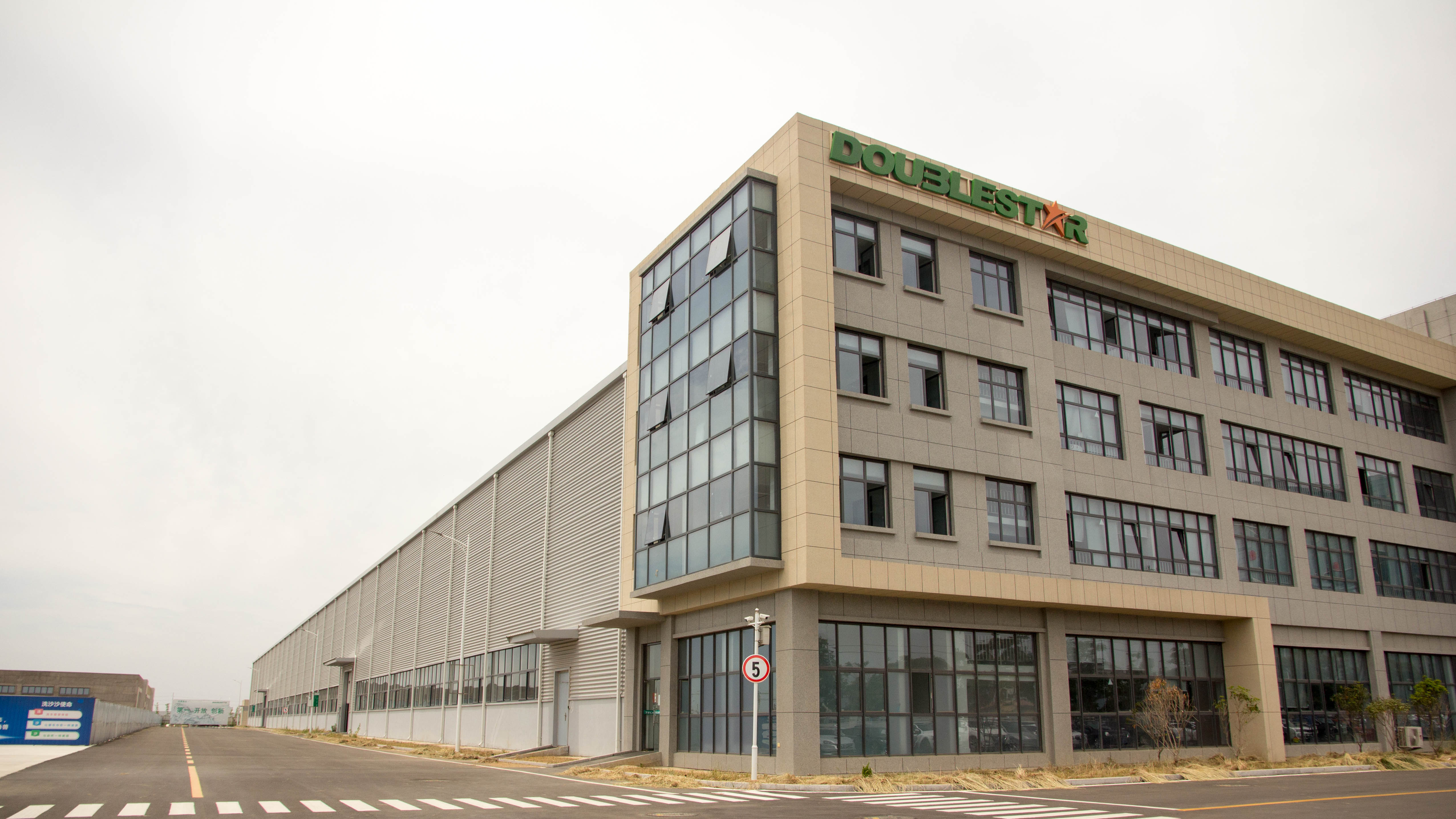 Prefabricated Industrial steel workshop for robot and intelligent ...